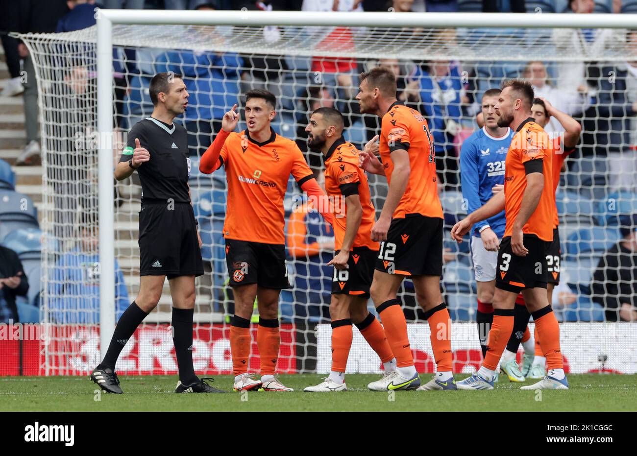 Dundee United players approach referee Kevin Clancy after the final ...