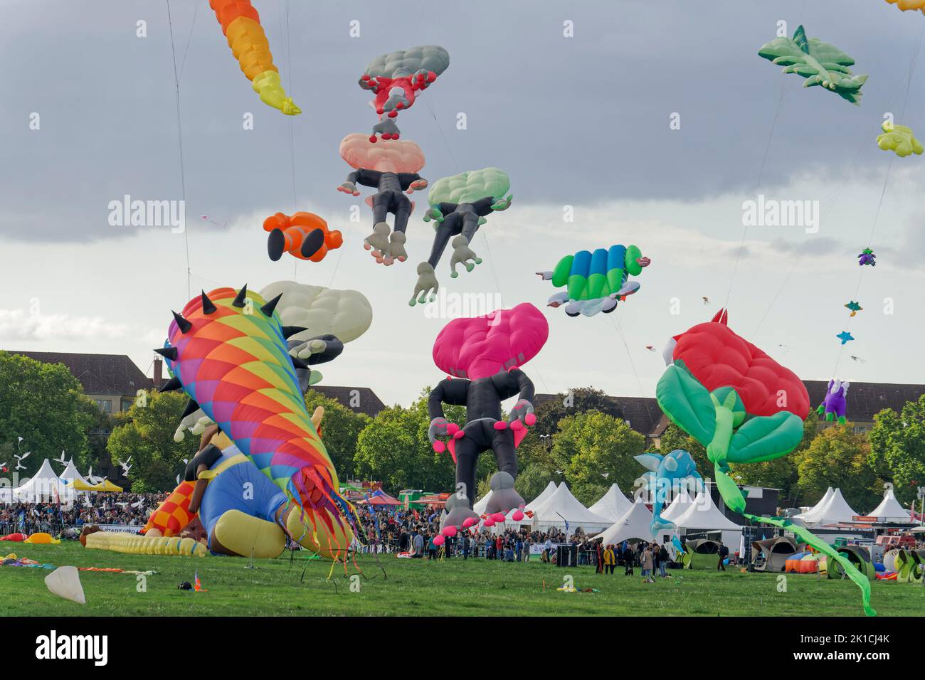 Festival der Riesendrachen auf dem Tempelhofer Feld in Berlin, 17.09. ...