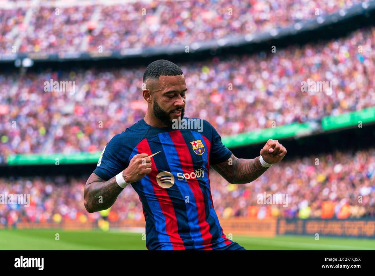 Memphis depay celebration hi-res stock photography and images - Alamy
