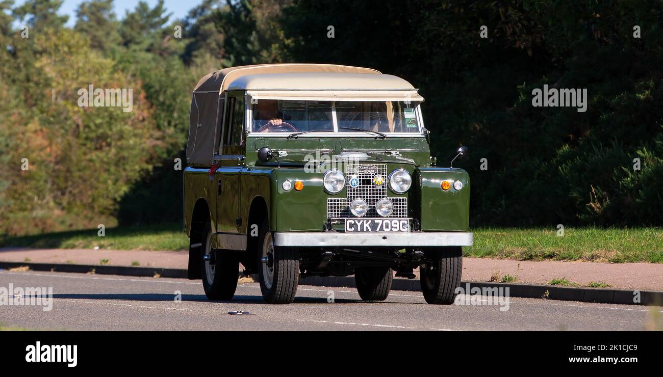 1965 2286cc green Land Rover Stock Photo - Alamy