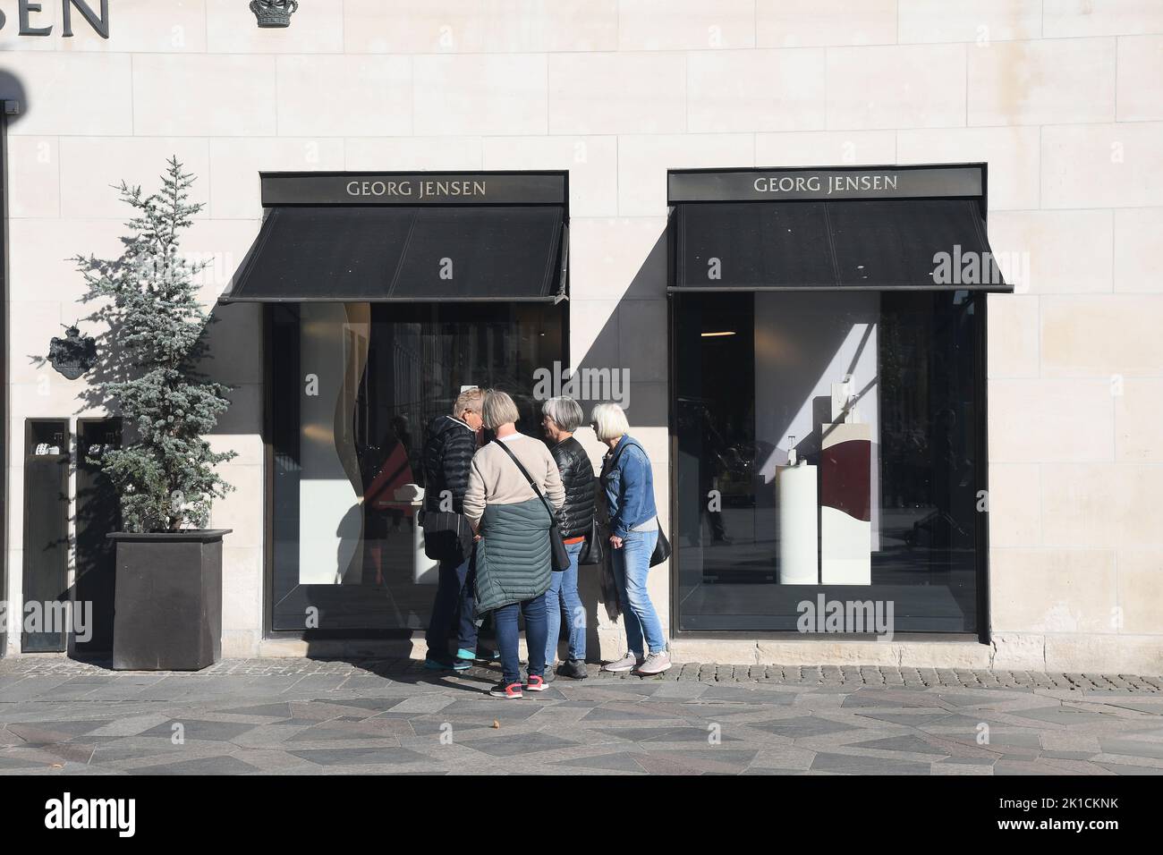Copenhagen -Denmark -17 septmeber 2022- Senior people window shoppers ...