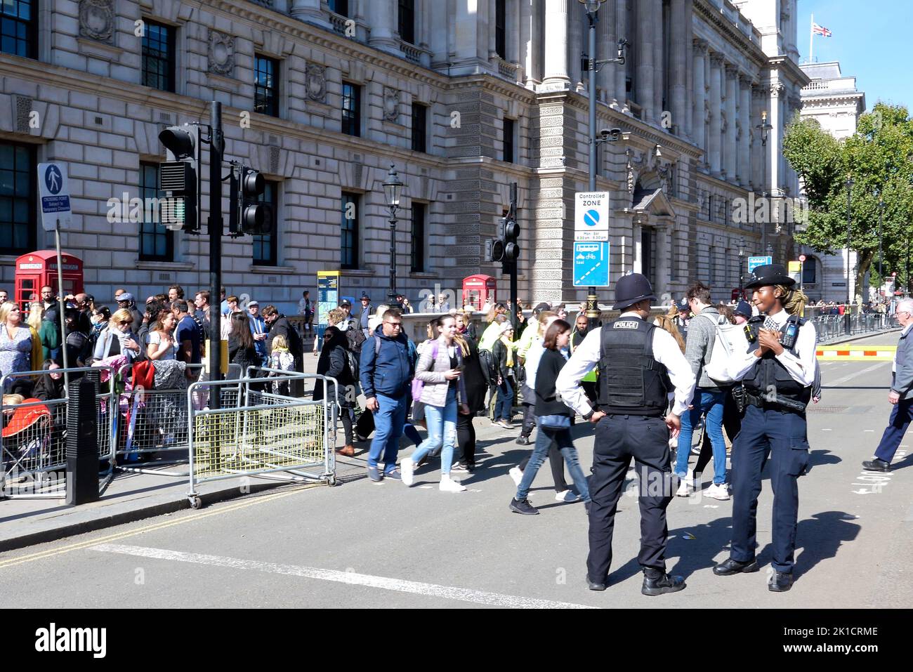 1000s flock to london hi-res stock photography and images - Alamy