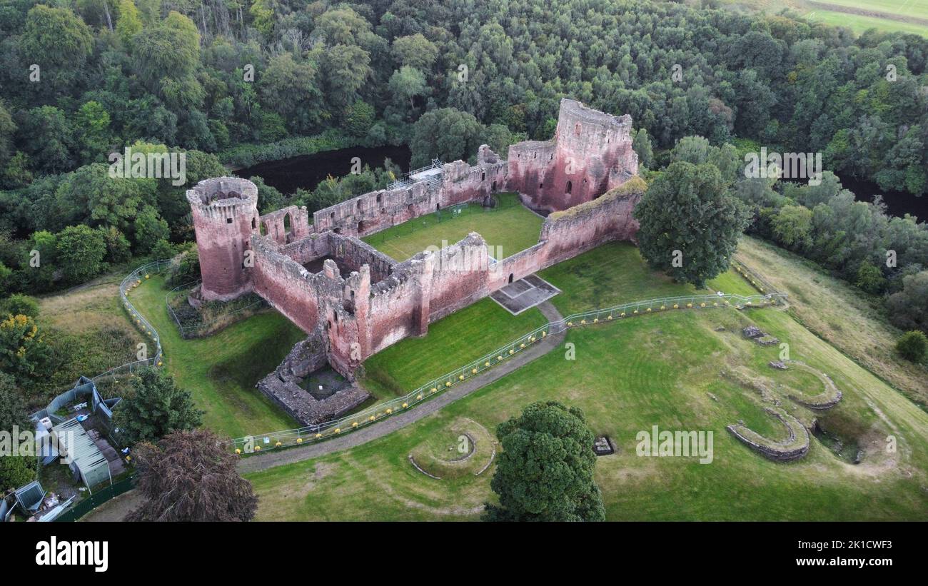 Bothwell castle aerial hi-res stock photography and images - Alamy