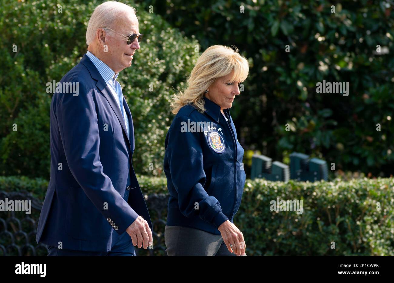 Queen elizabeth ii president biden hi-res stock photography and images ...