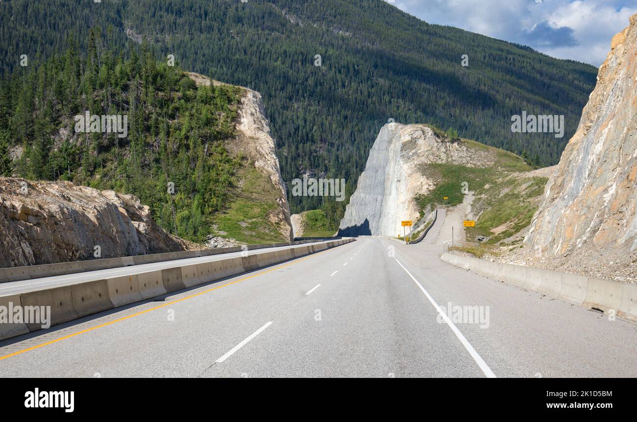 Kanada high way hi-res stock photography and images - Alamy