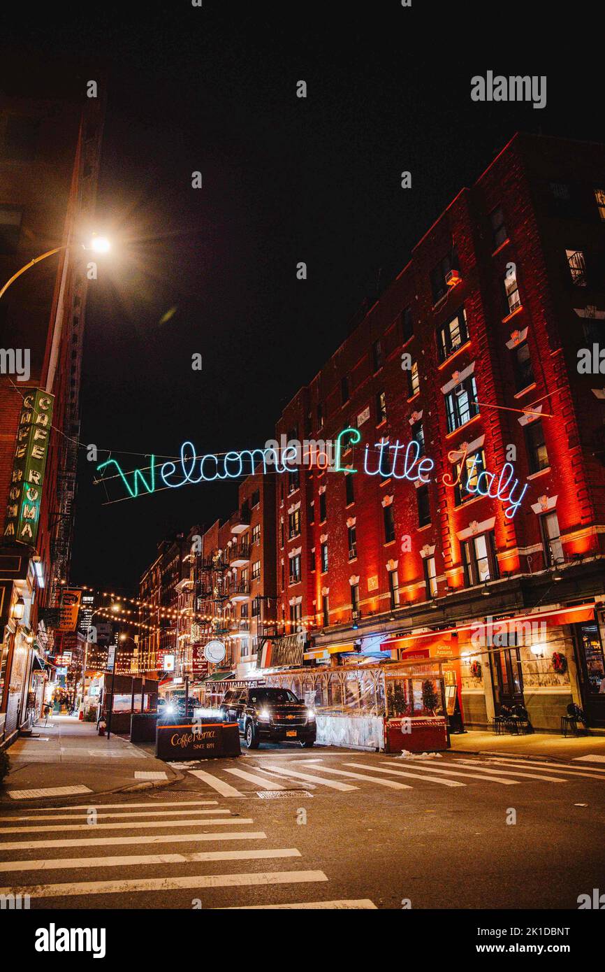 Night street view cars hi-res stock photography and images - Alamy