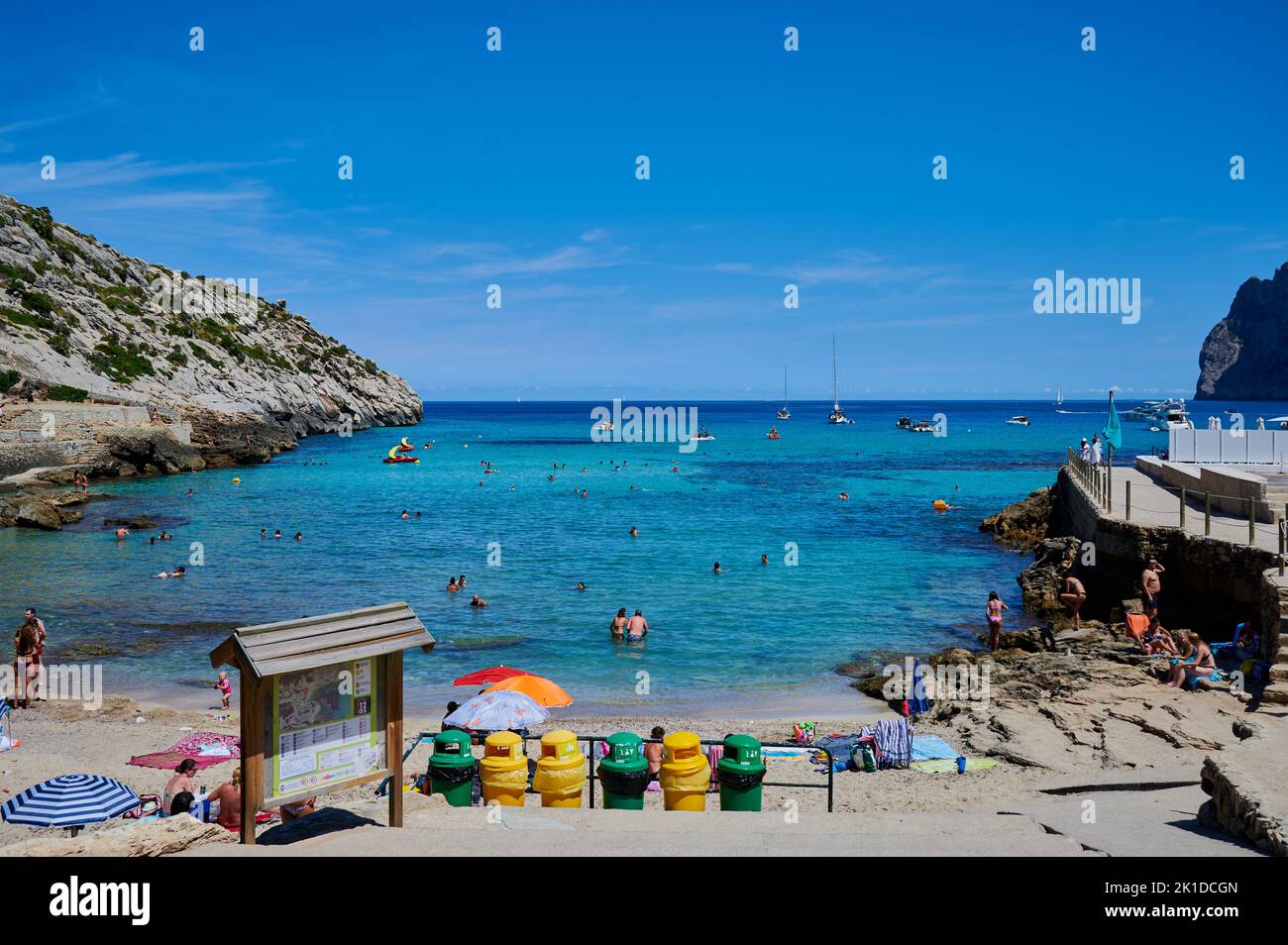 Wave building hi-res stock photography and images - Alamy
