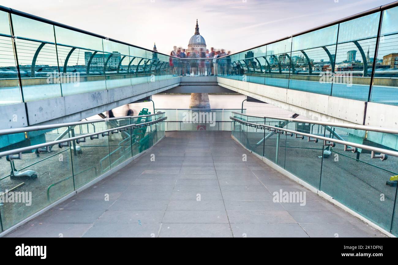 Walking around famous bridge hi-res stock photography and images - Alamy