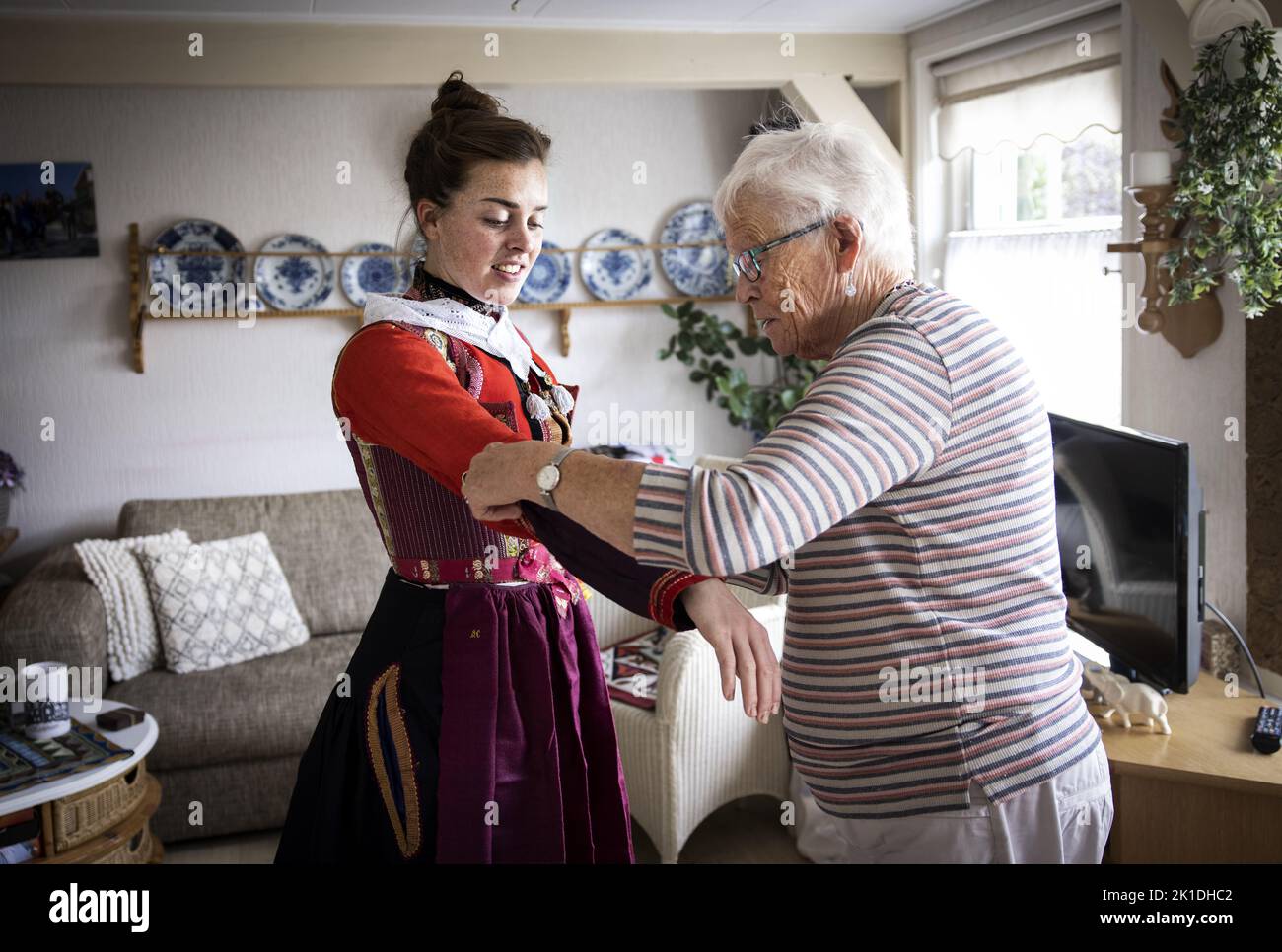 2022-09-17 13:21:31 MARKEN - People dress in Dutch traditional costumes ...