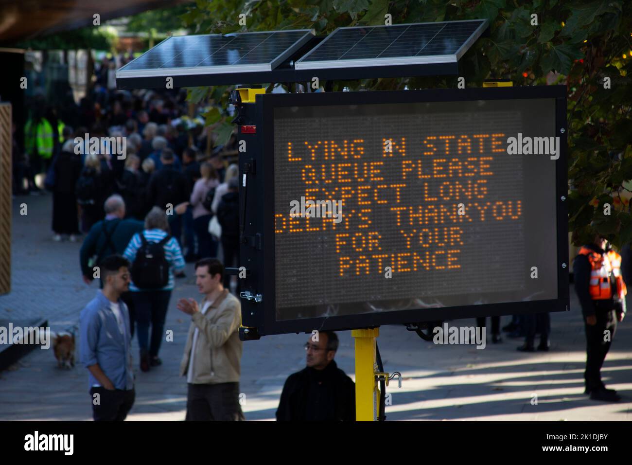 Queue for lying in state hi-res stock photography and images - Alamy