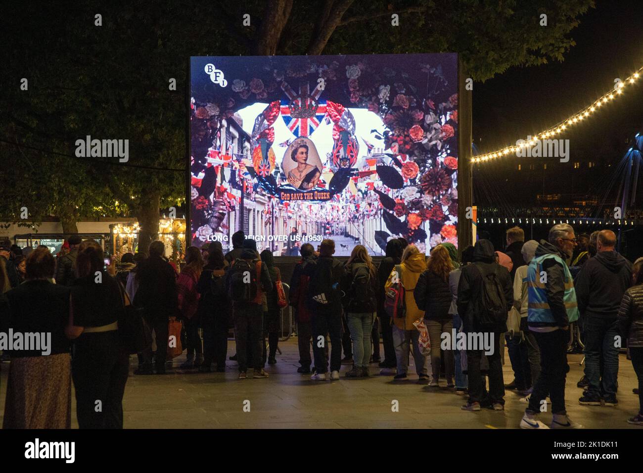 The Queue to see the Queen lying in state on Friday 15 September in the ...