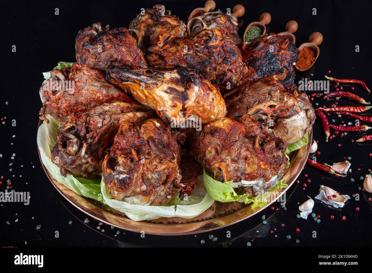 Roasting head of a lamb. Traditional Turkish Offal Food Kelle Sogus ...