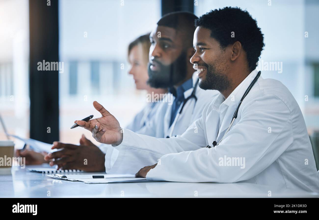 Healthcare workers talking hi-res stock photography and images - Alamy