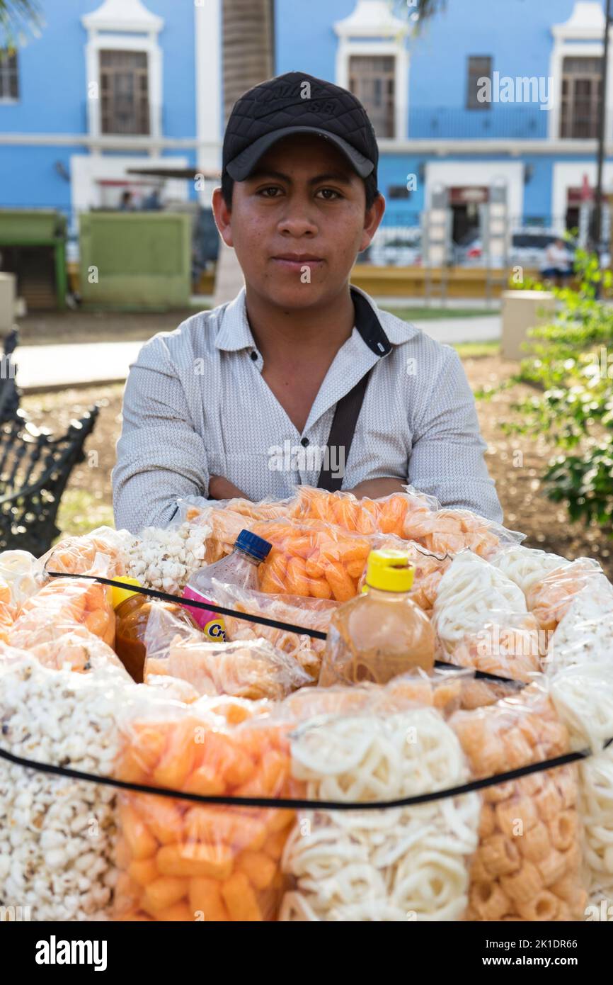 Snack seller hi-res stock photography and images - Alamy