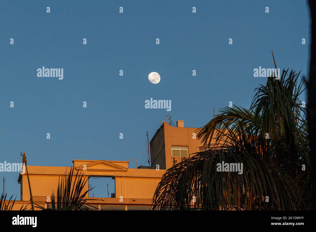 moon sunset on a beautiful winter morning in Rio de Janeiro Stock Photo ...
