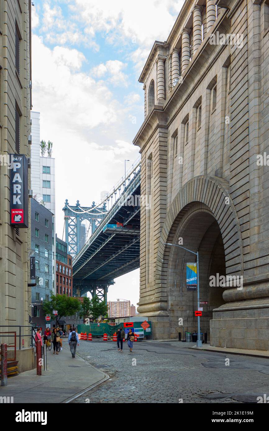 The Manhattan Bridge and 'DUMBO' (Down Under the Manhattan Bridge ...