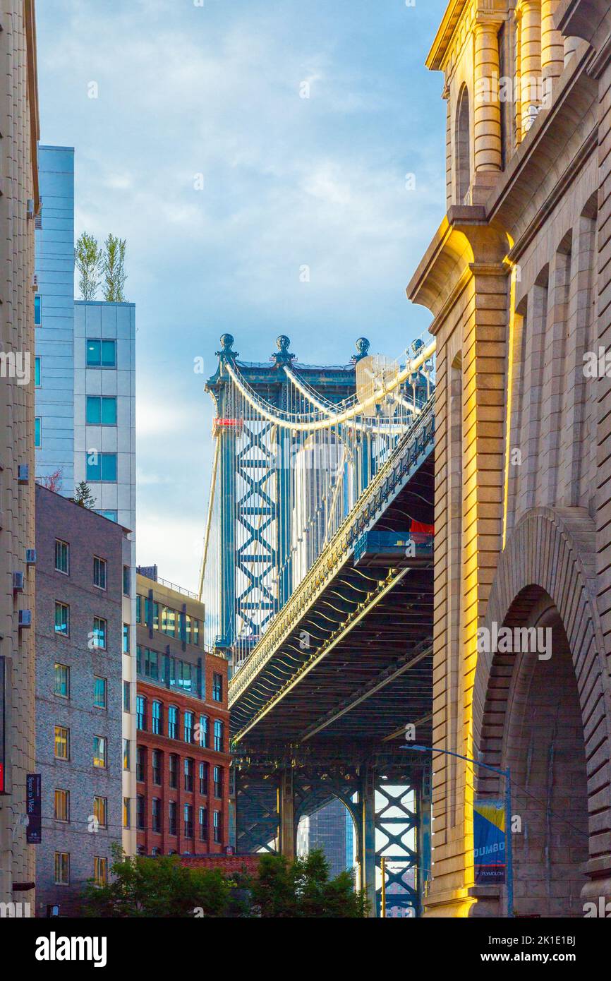 The Manhattan Bridge and 'DUMBO' (Down Under the Manhattan Bridge ...
