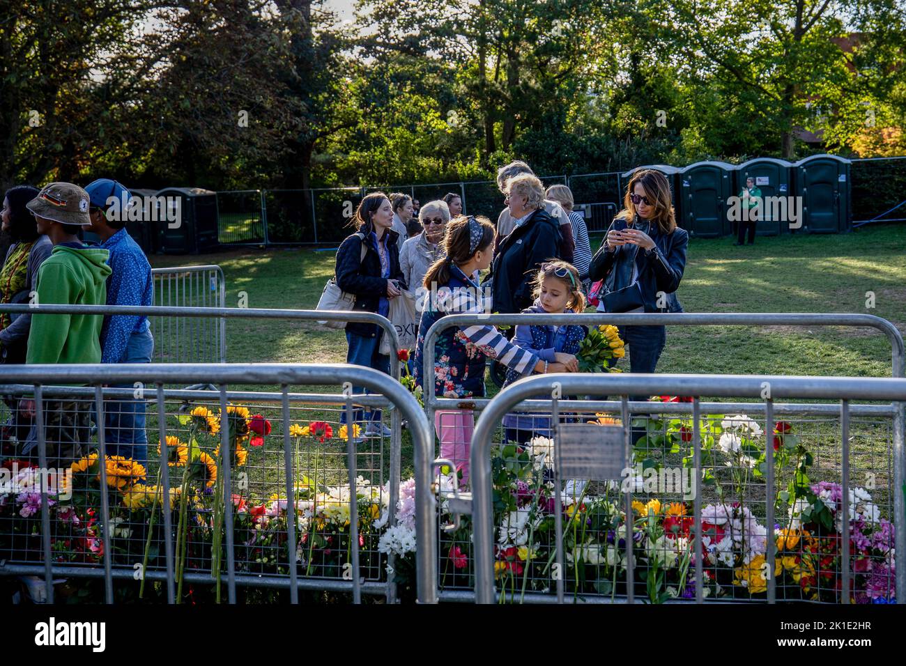 Windsor, UK. 17th Sep, 2022. Young children seen lying flower at the ...