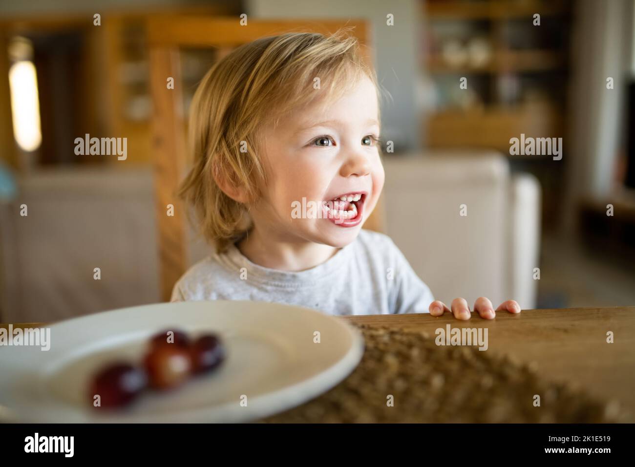 Boy eating grapes child hi-res stock photography and images - Alamy