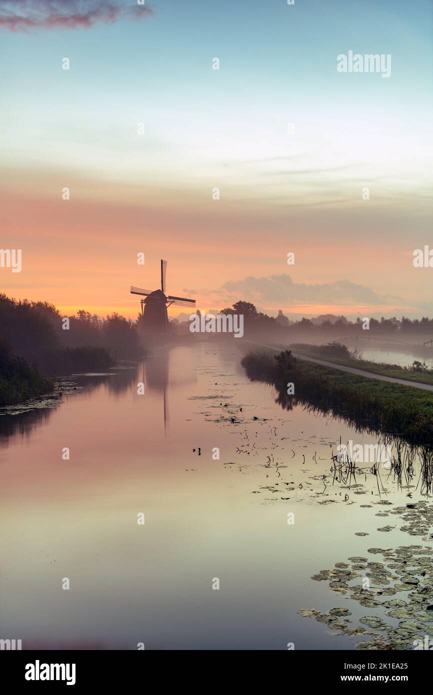 Calm and foggy sunrise morning on the Hazerswouder-Dorp windmill ...