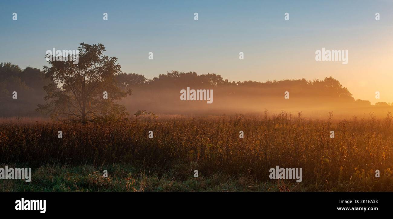 Rises above prairie hi-res stock photography and images - Alamy