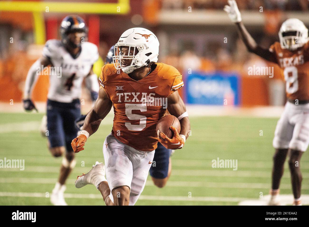 September 17, 2022: Texas Longhorns Bijan Robinson #05 in action during ...