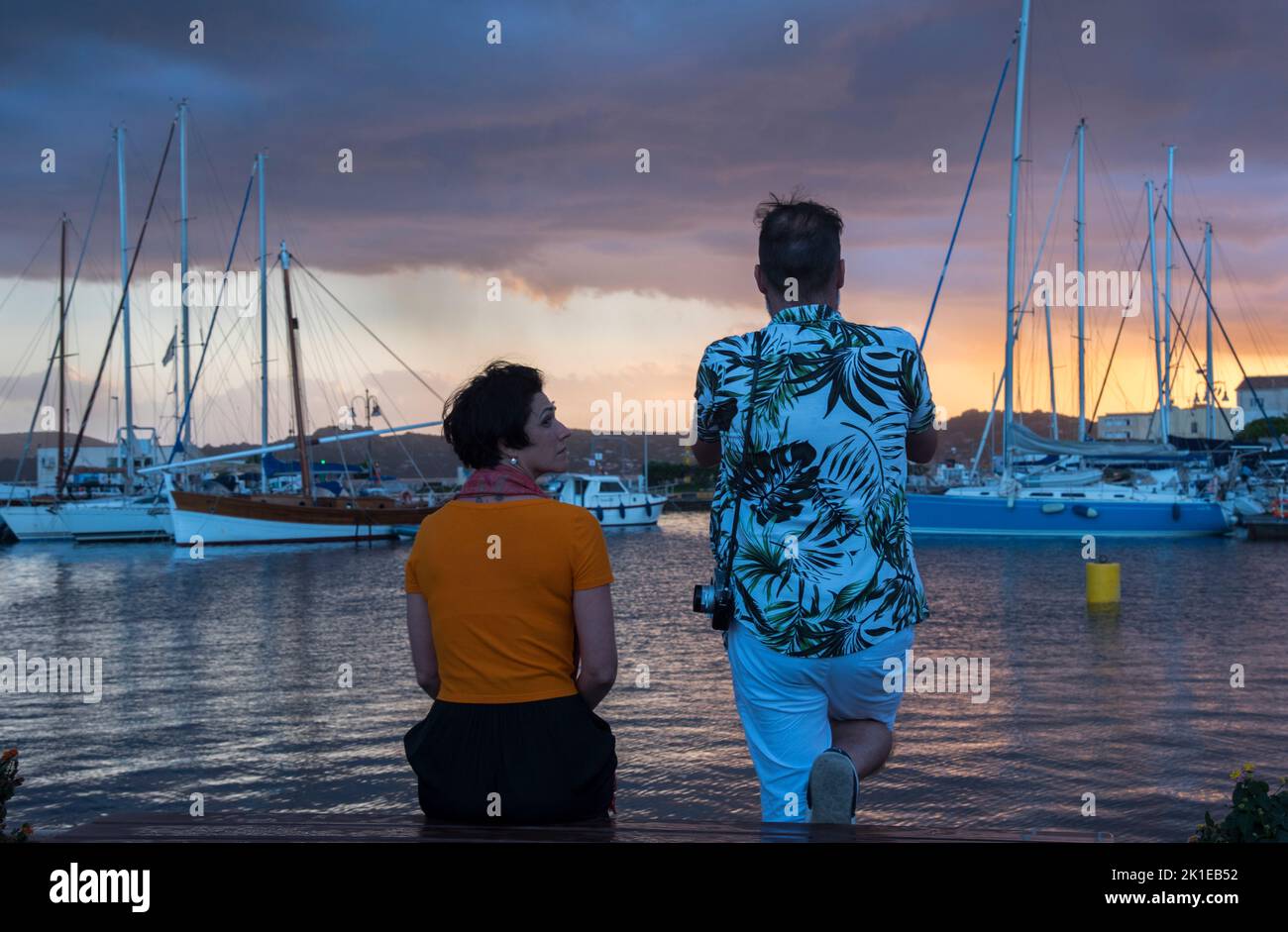 Aspettando il tramonto Stock Photo - Alamy