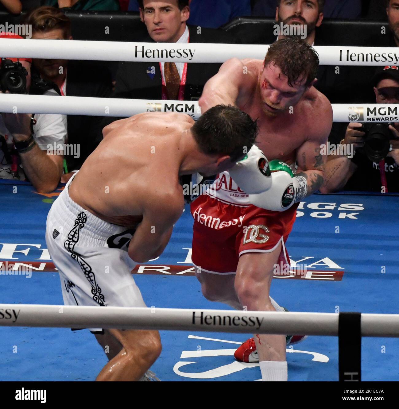 Canelo Alvarez (red trunks) goes 12 rounds with GGG at T-Mobile Arena ...