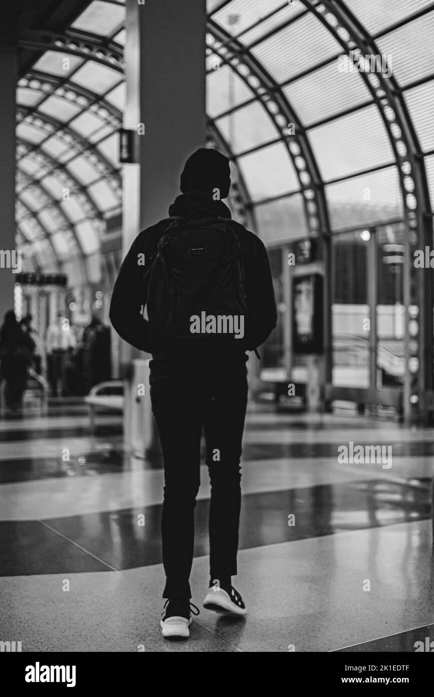 Guy walking city hi-res stock photography and images - Alamy