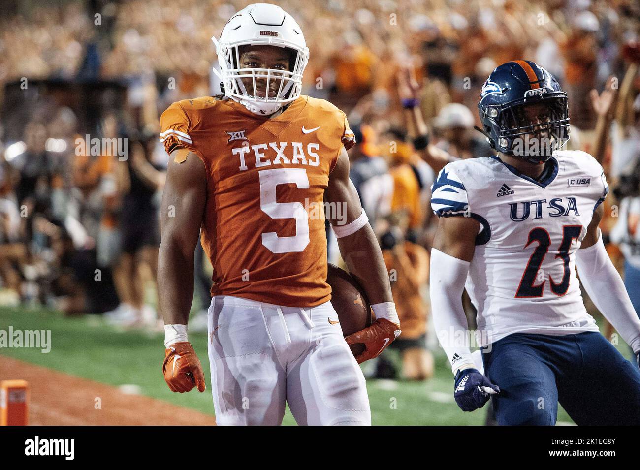 September 17, 2022: Texas Longhorns Bijan Robinson #05 in action during ...