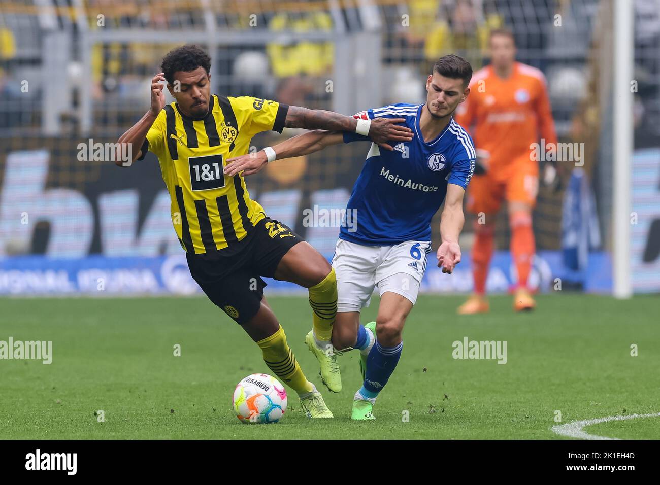 DORTMUND, GERMANY - SEPTEMBER 17: Donyell Malen of Borussia Dortmund ...