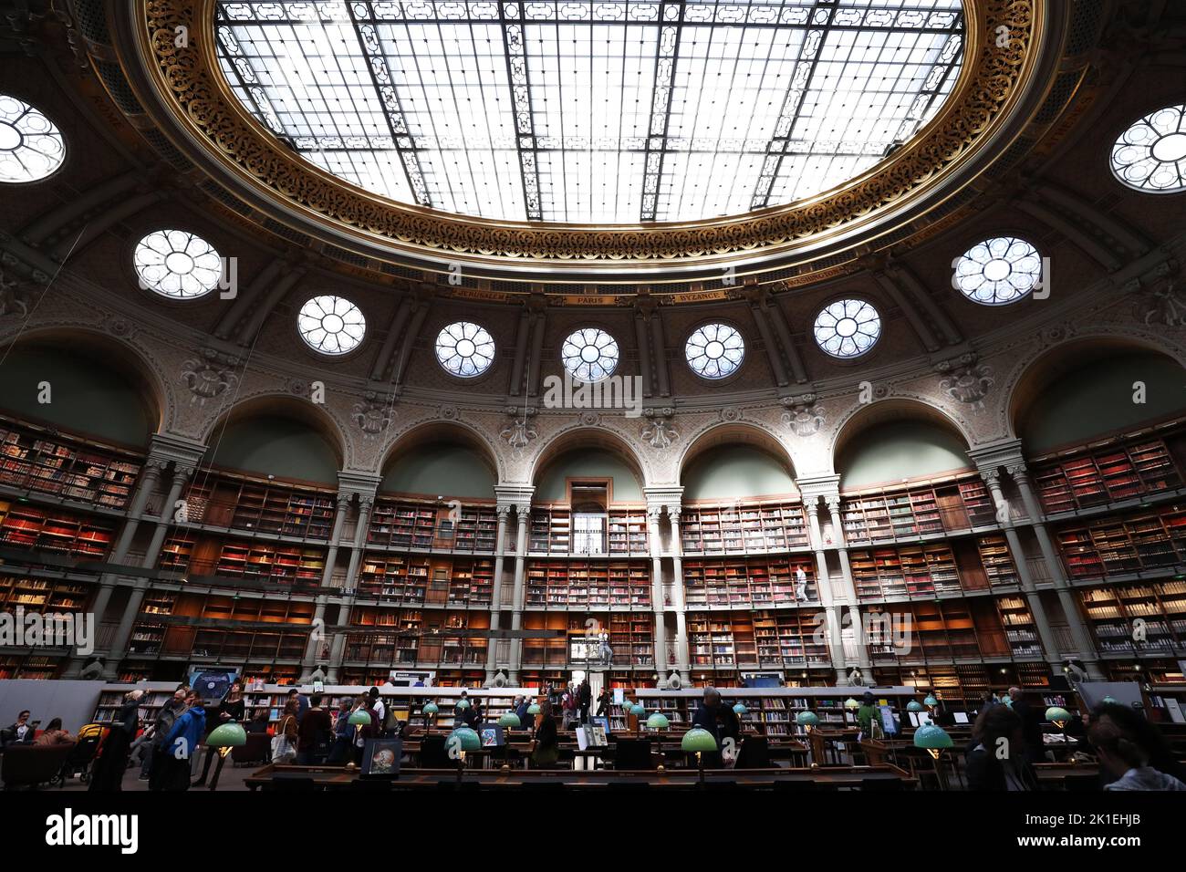 Paris, France. 17th Sep, 2022. People visit the Oval Room of the ...