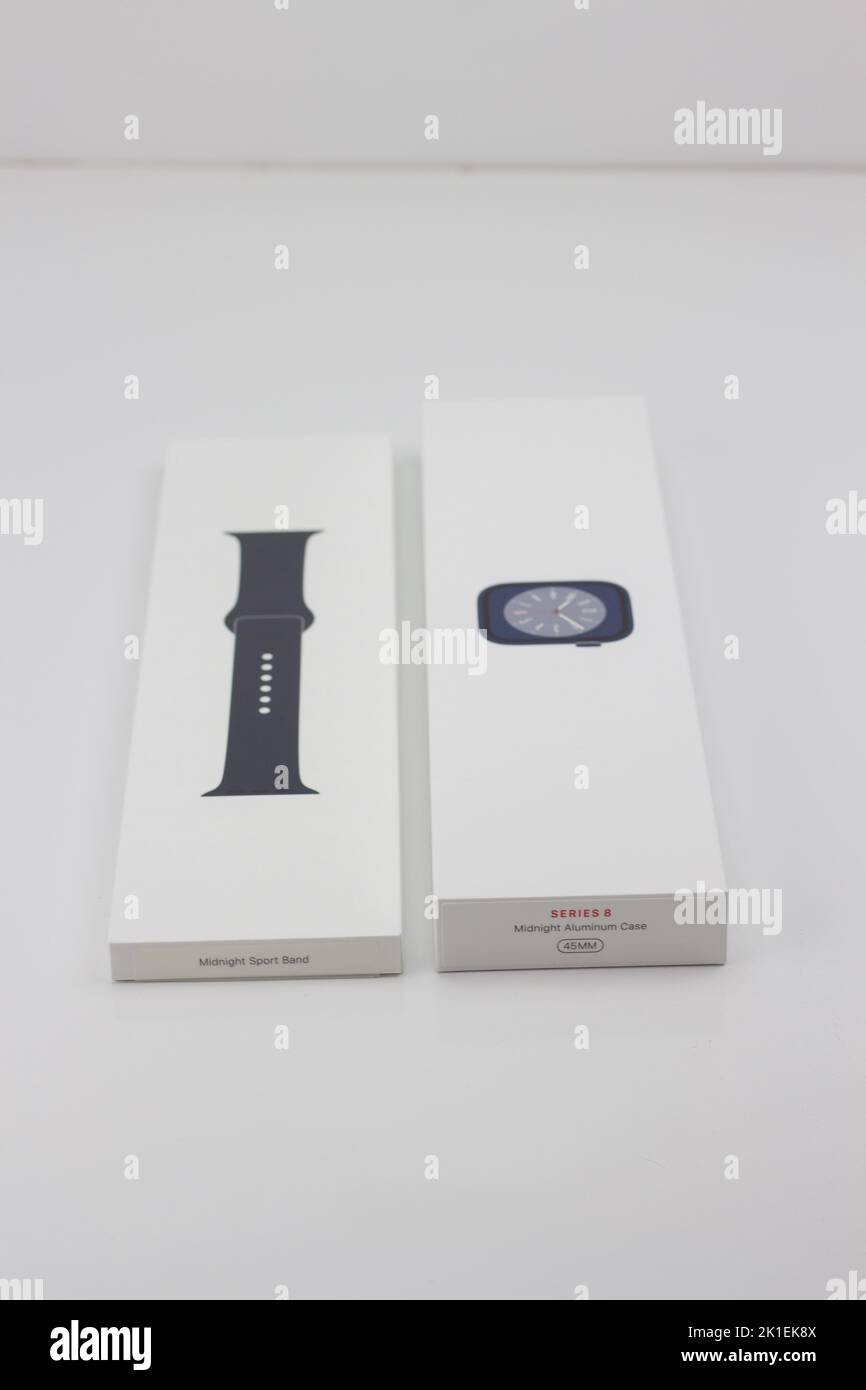 Apple watch series 8 45mm, midnight aluminum with midnight sports band ...