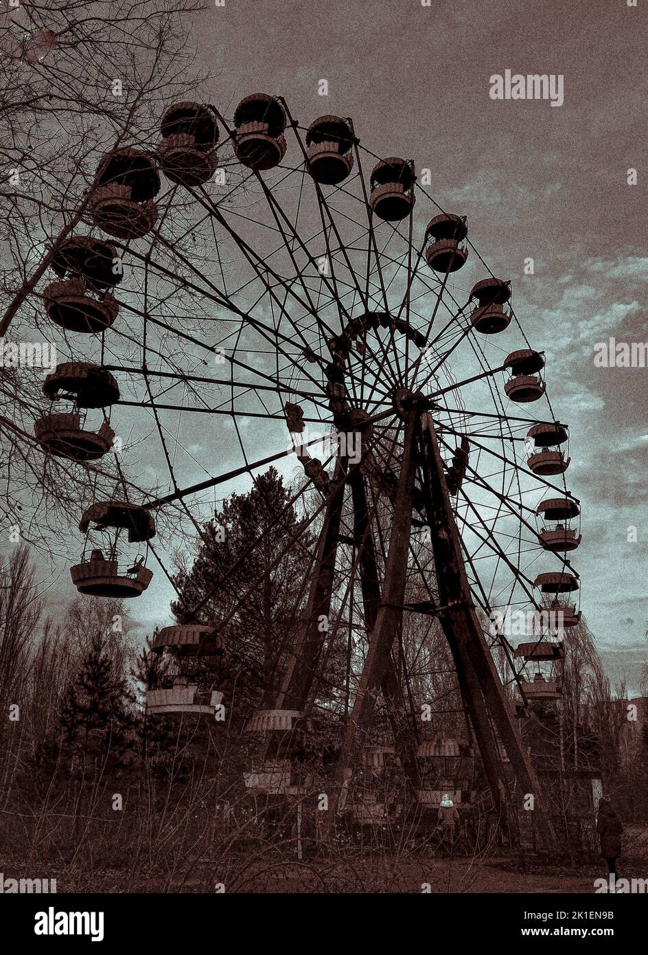 A vertical shot of an abandoned old Ferris wheel in Ukraine Stock Photo ...