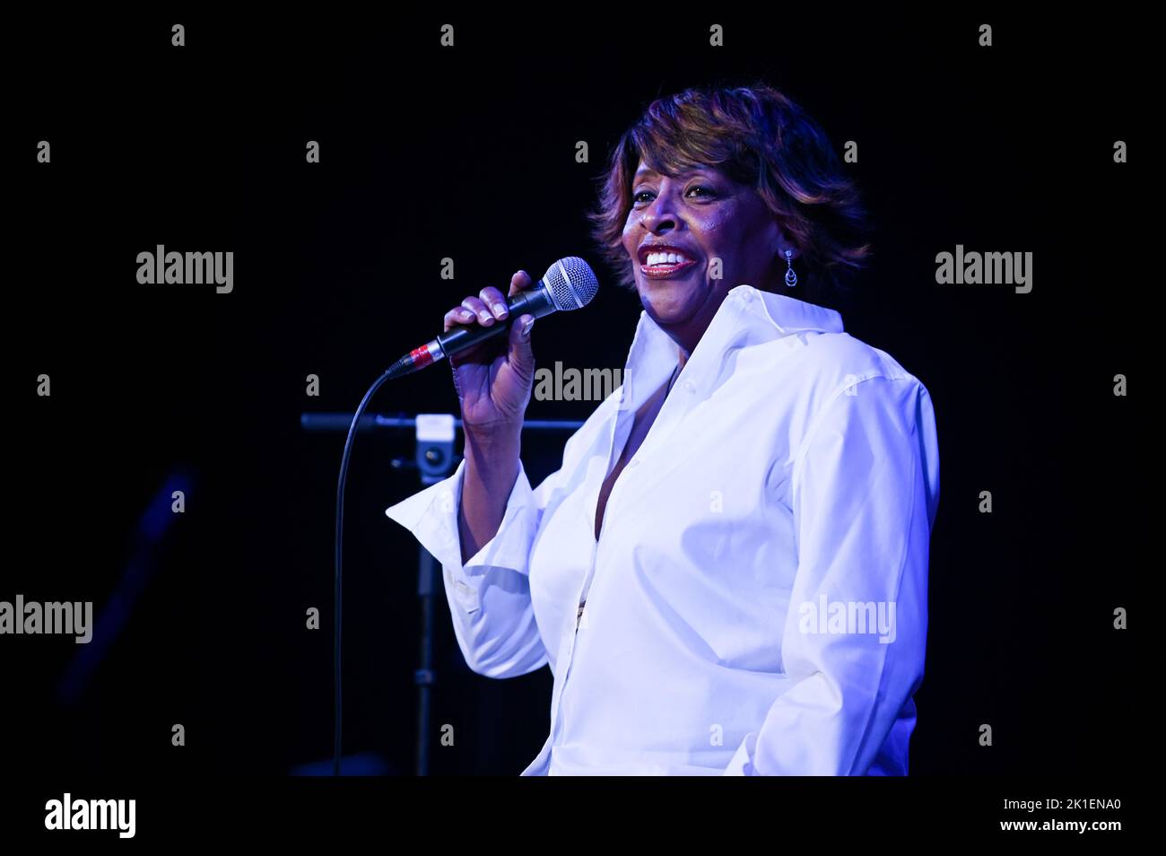 Gwen Dickey Performing on The Giants Of Soul Tour at Sheffield City ...