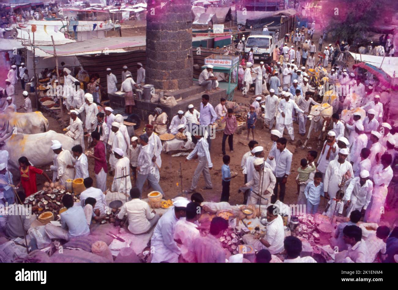Villagers with bullocks hi-res stock photography and images - Alamy