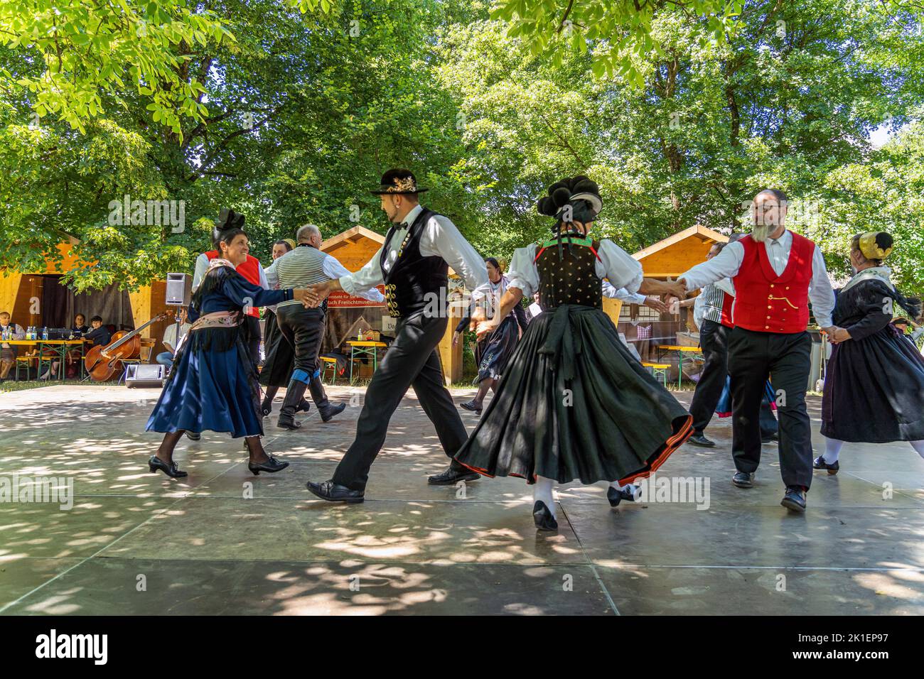 Volkstanz hi-res stock photography and images - Alamy