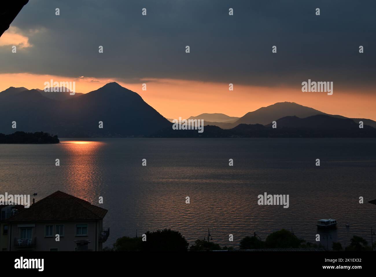 Berge lago maggiore hi-res stock photography and images - Alamy