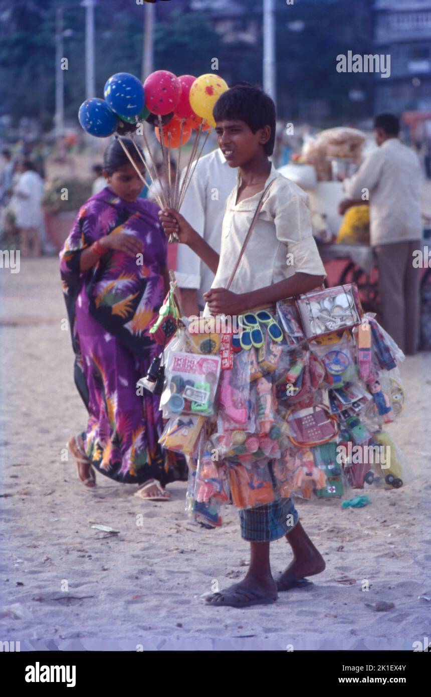 Balloon seller sellers hi-res stock photography and images - Alamy