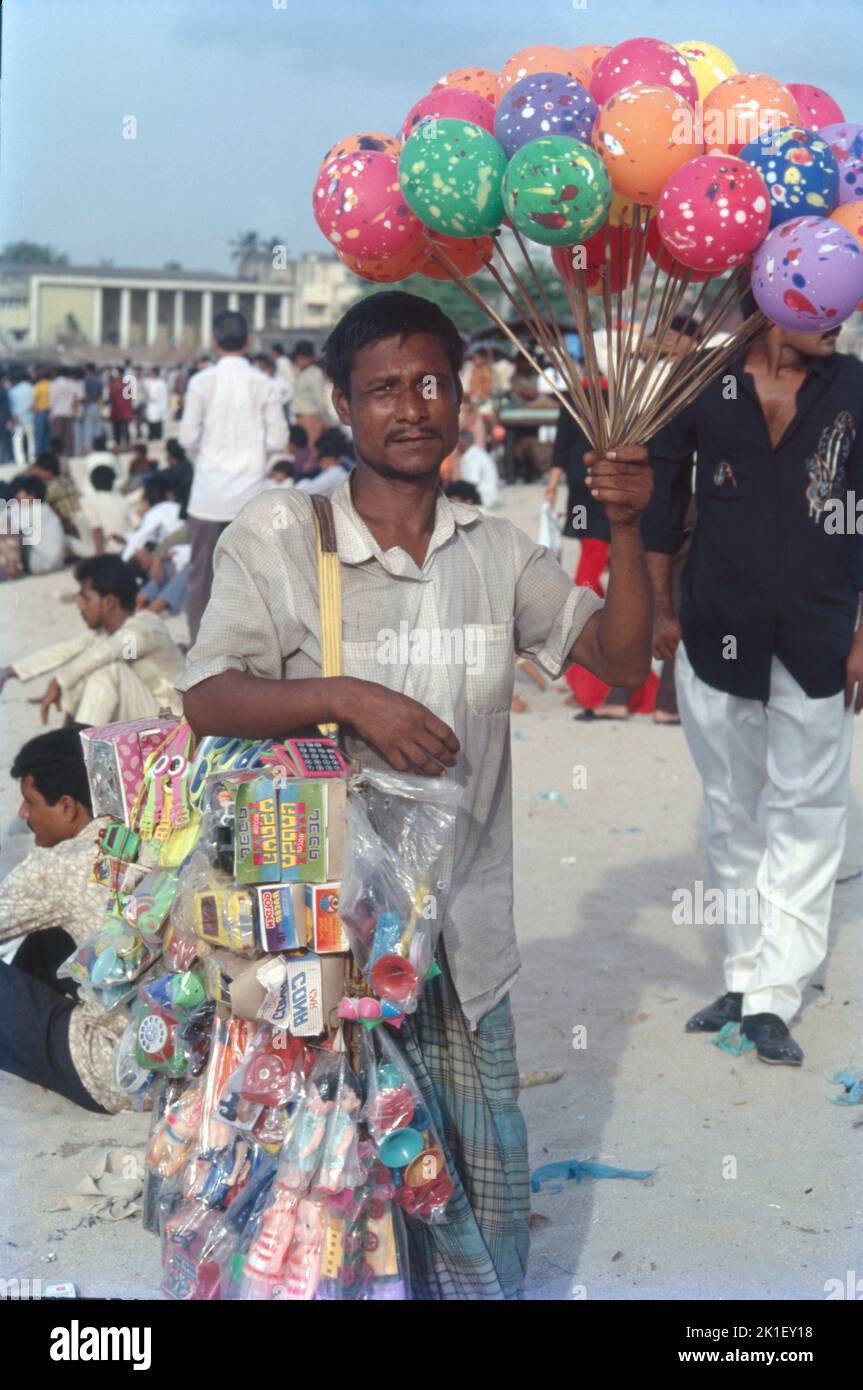 Balloon Seller, Mumbai Stock Photo - Alamy