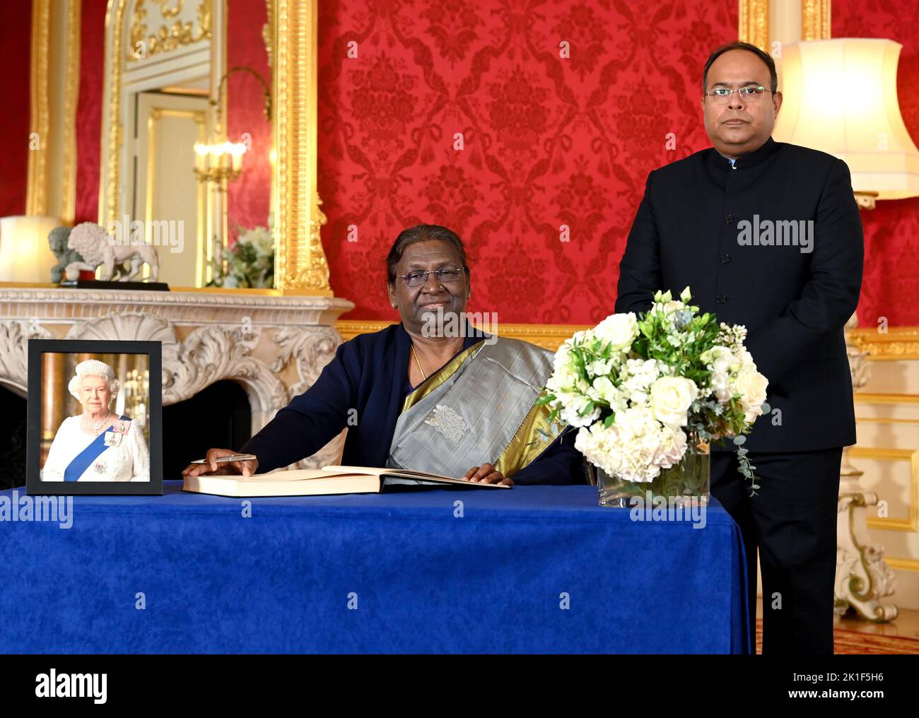 The President of India, Droupadi Murmu and Acting High Commissioner ...