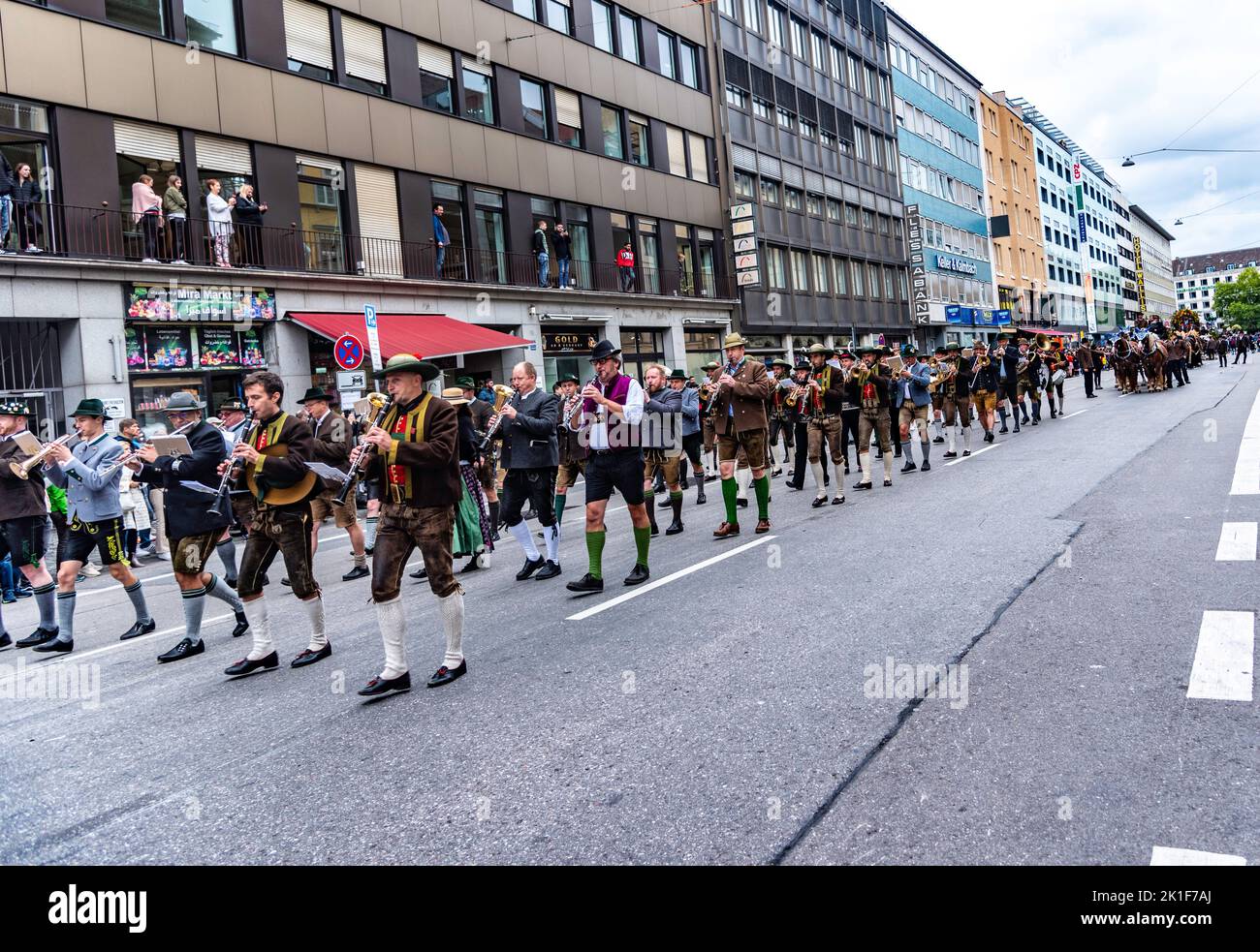 alemán:18-09-2022 festival de octubre— se celebra entre los meses de ...