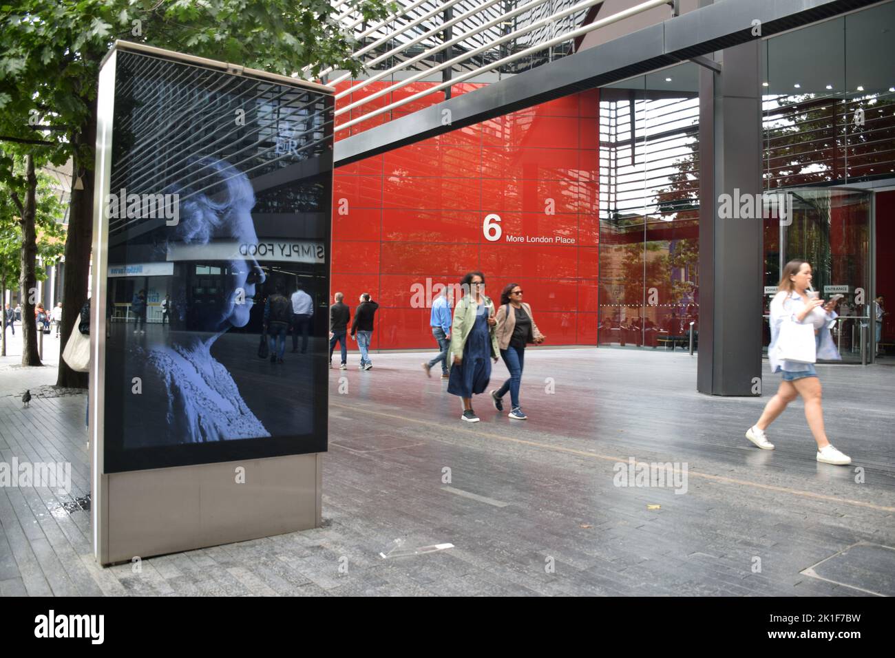 Queen Elizabeth II memorial outside 6 More Place, London Bridge, London ...