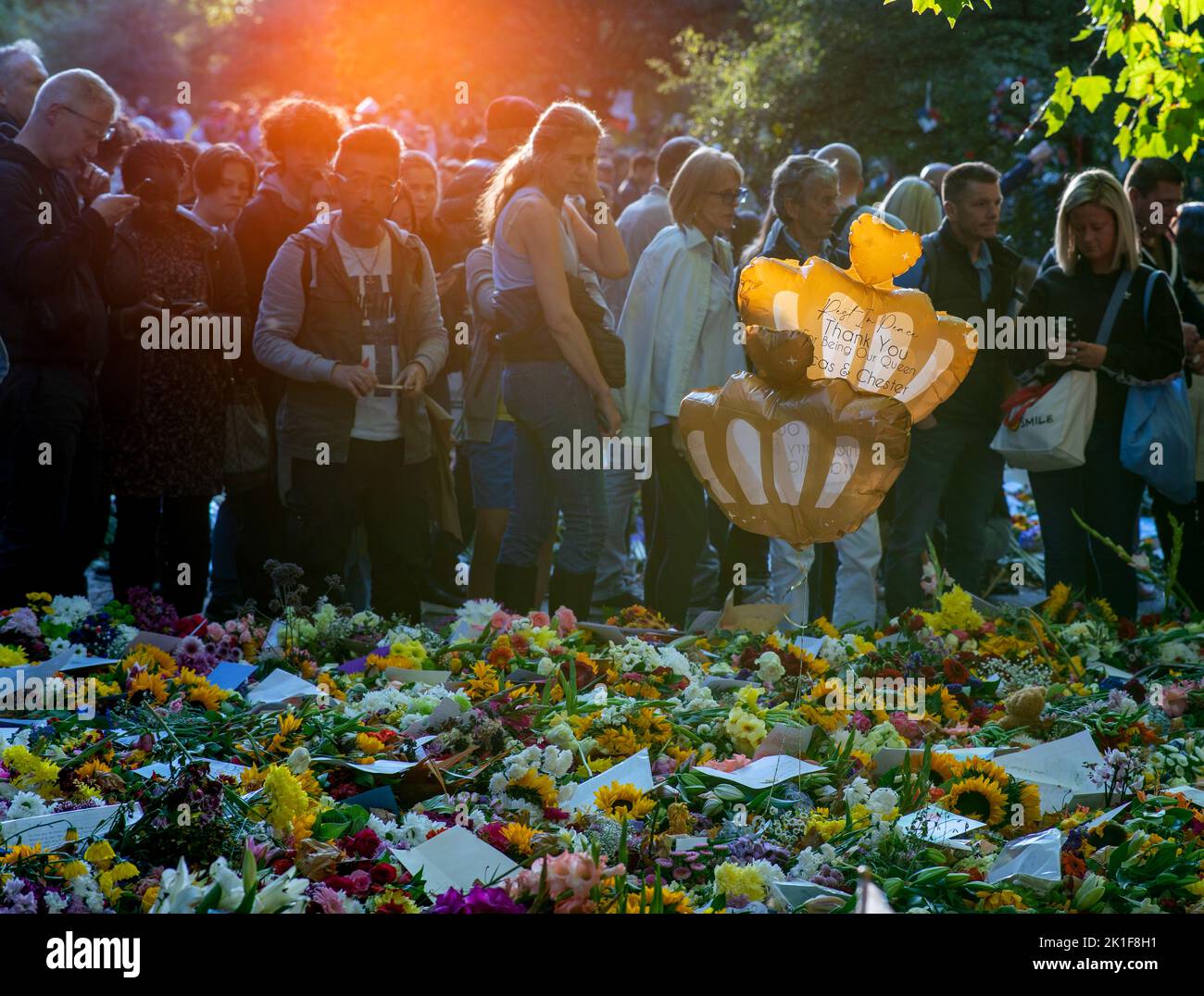 Tributes for Queen Elizabeth II including Corgis made from flowers ...
