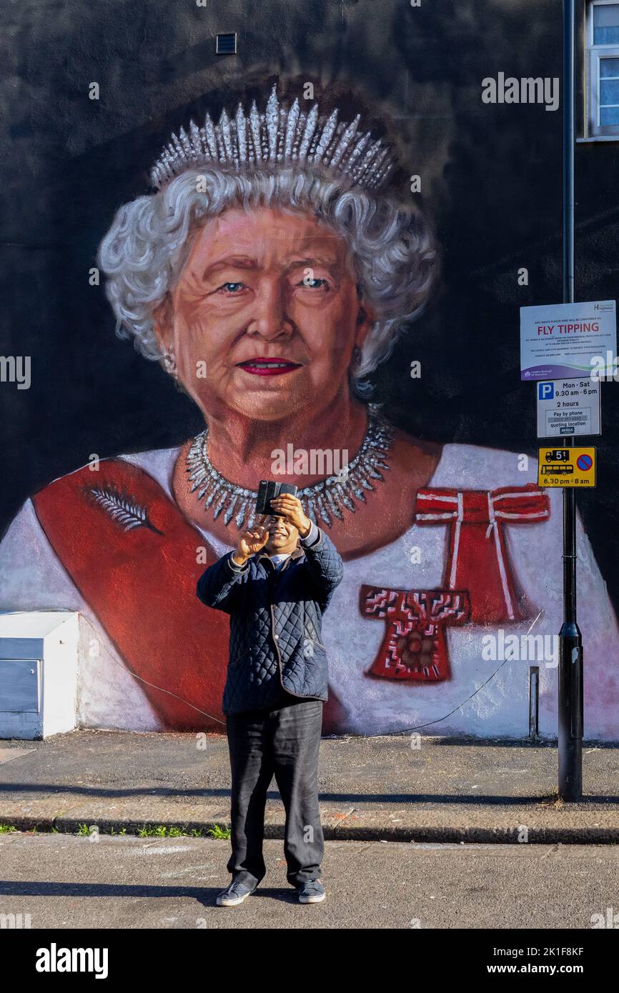 © Jeff Moore A mural tribute to the late Queen Elizabeth II painted on ...