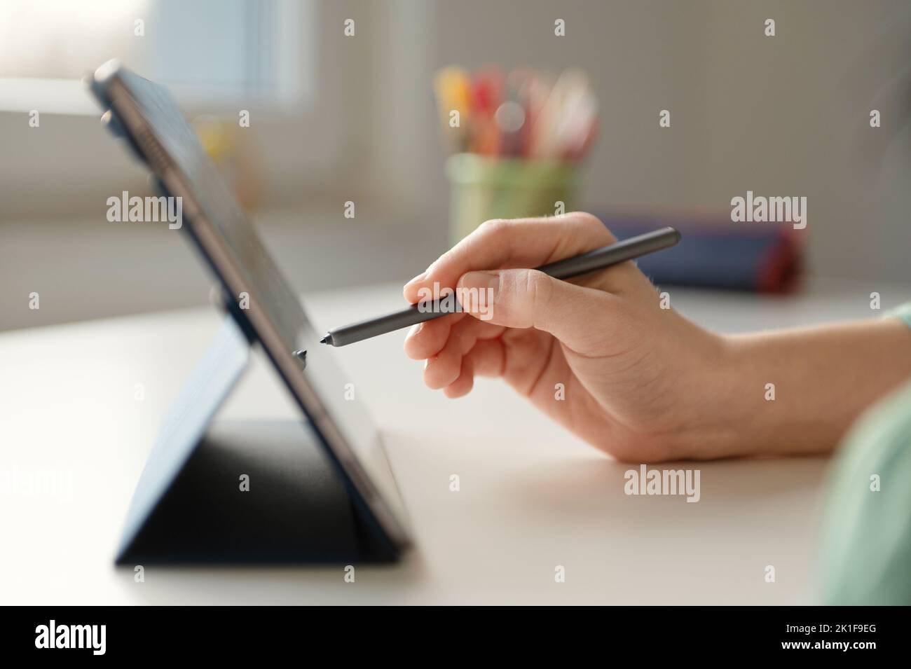 Child tapping hi-res stock photography and images - Alamy