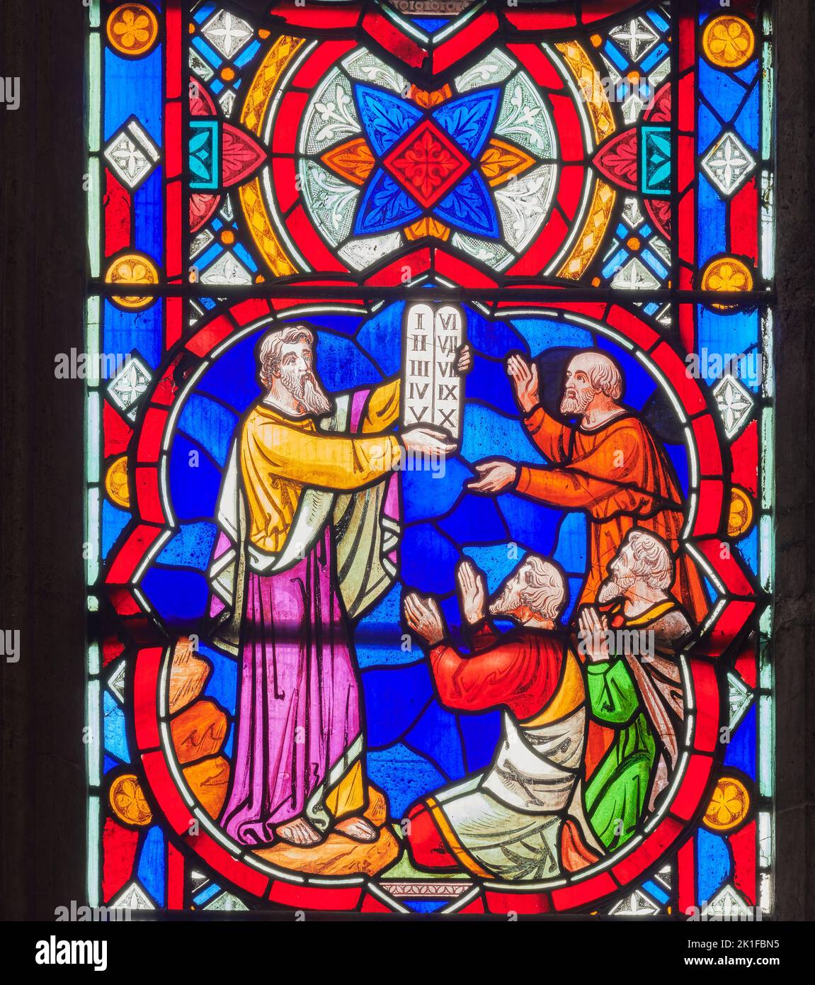 Moses shows his fellow Jews the 10 commandments he has received from ...