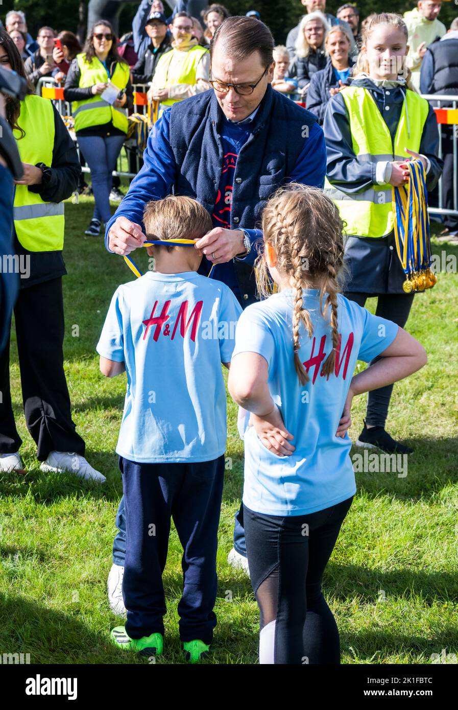 Prince Oscar participates in Prince Daniel's Race and is rewarded with ...