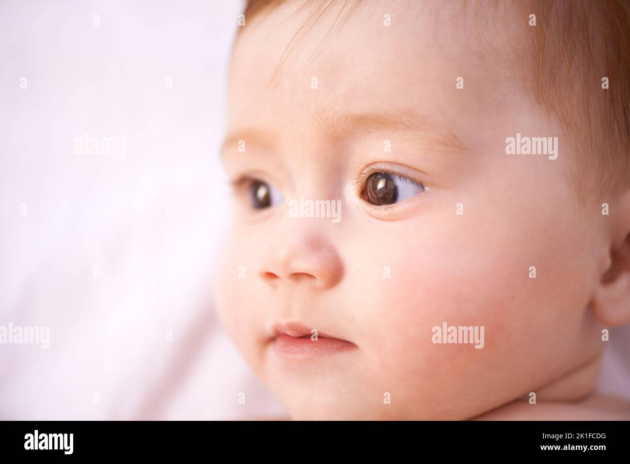 Red hair little girl hi-res stock photography and images - Alamy