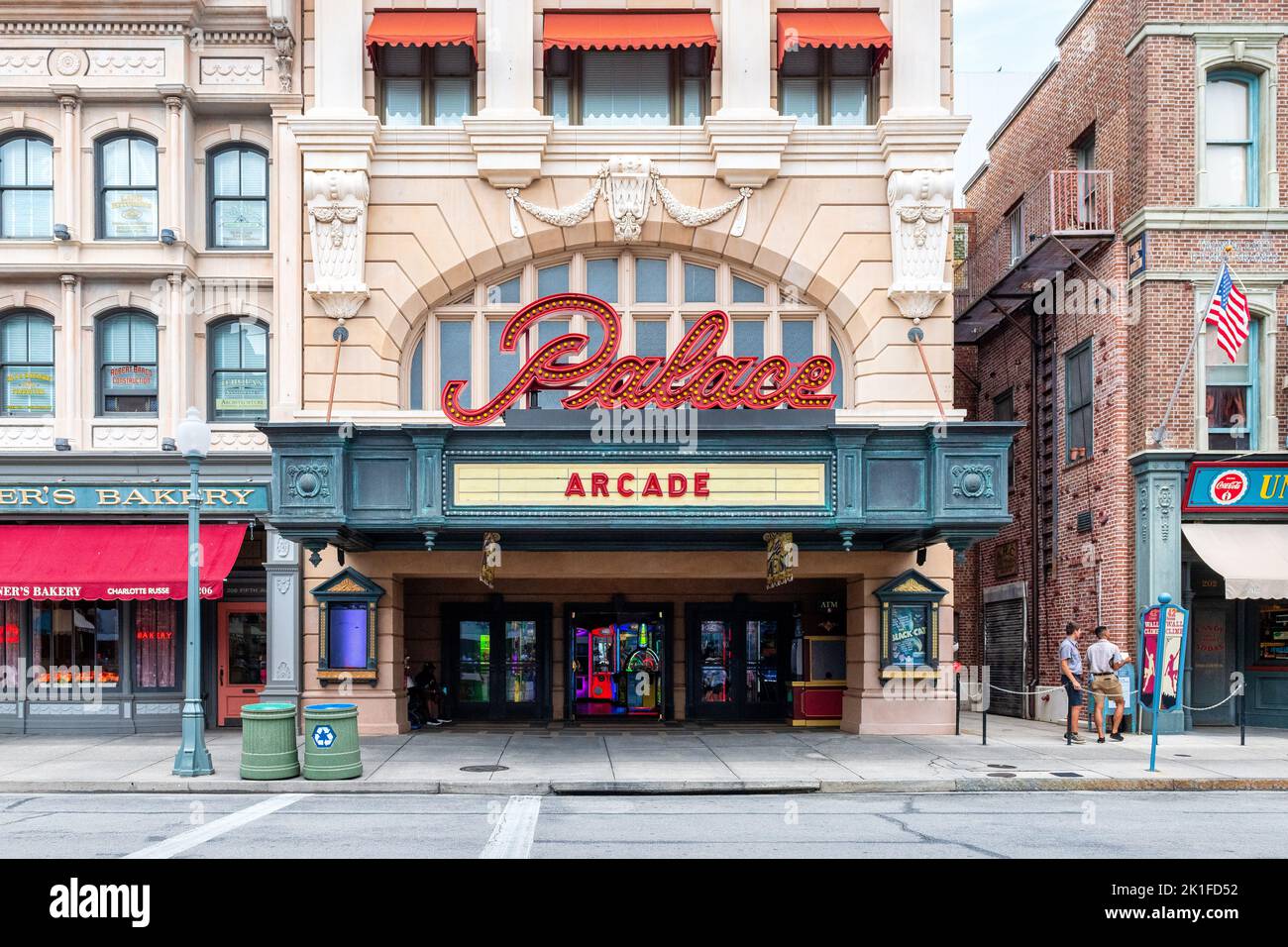 Palace arcade hi-res stock photography and images - Alamy